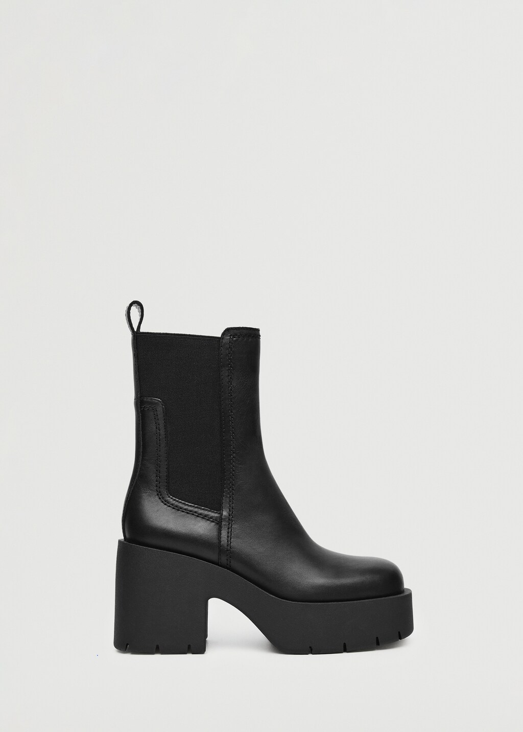 Heel leather ankle boot